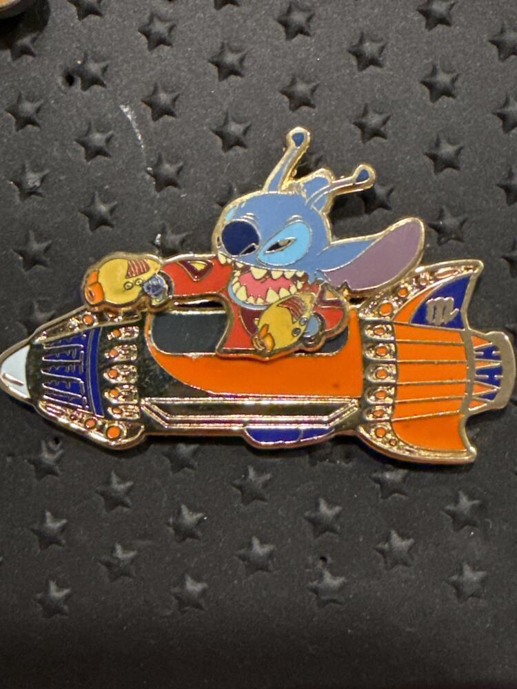 Stitch in Tomorrowland Attractions - Astro Orbiter | PIN 100090