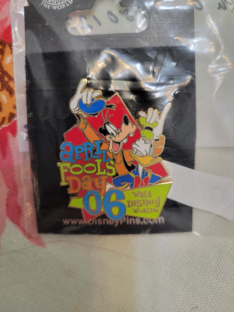 April Fool's Day - Goofy and Donald April Fools Day 06 | PIN 100315