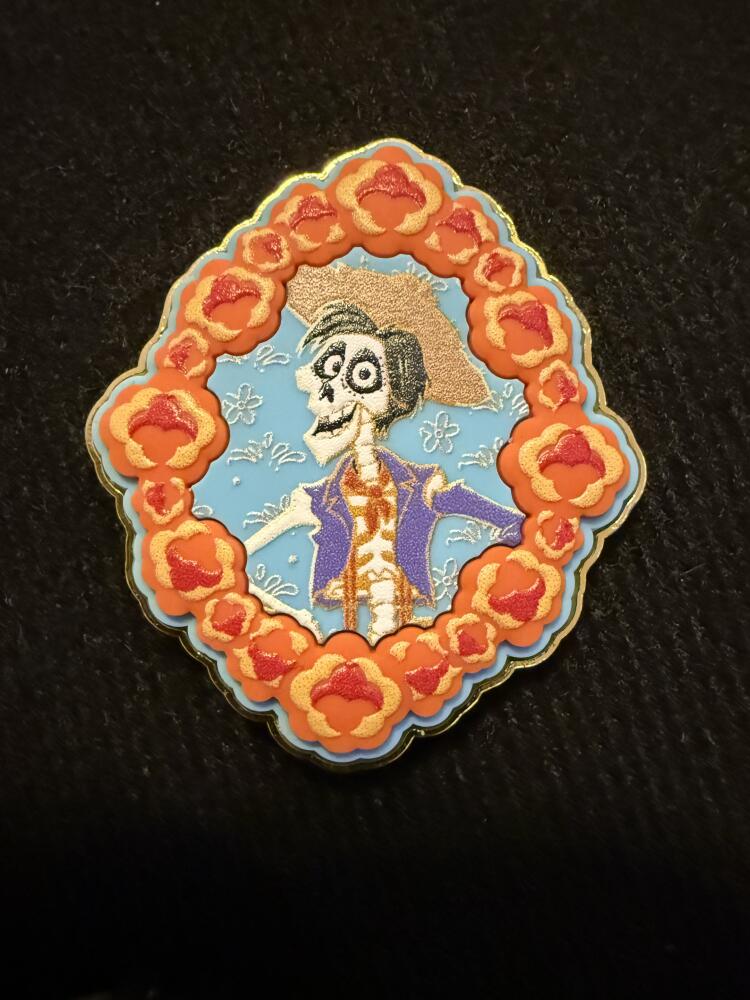 Coco Marigold Frame Blind Box - Hector | PIN 112420