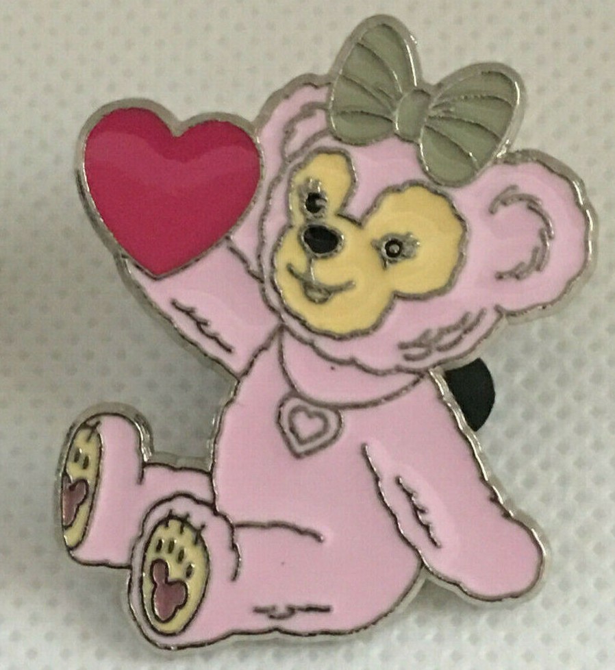 ShellieMay Sitting Holding Heart (only) | PIN 26545