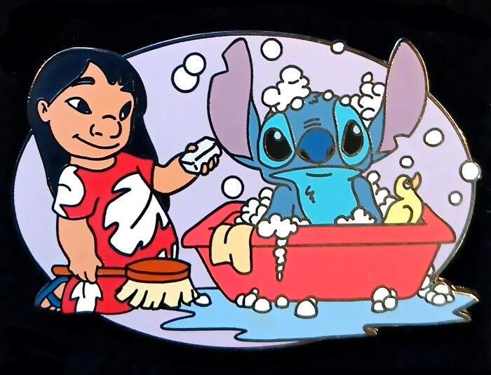 Lilo & Stitch - Bath time tales - Lilo giving Stitch a bath | PIN 45653
