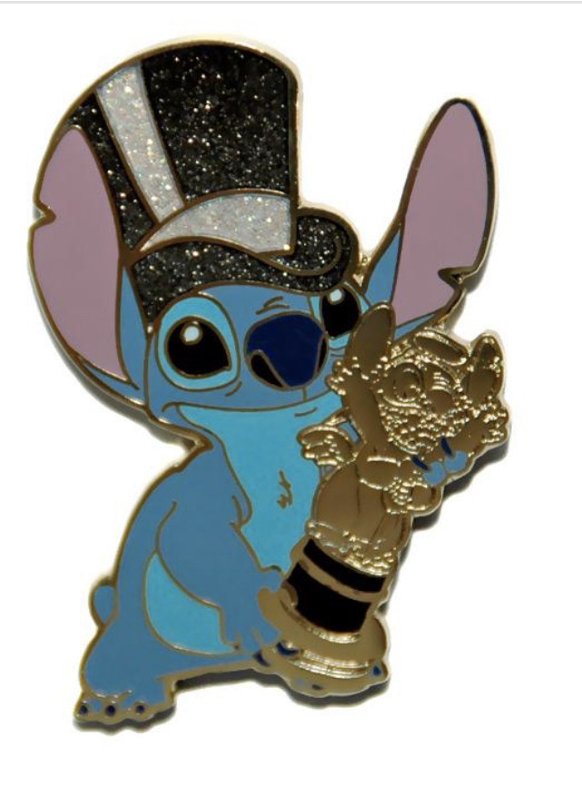 Characters with Trophies - Stitch holding trophy | PIN 56945