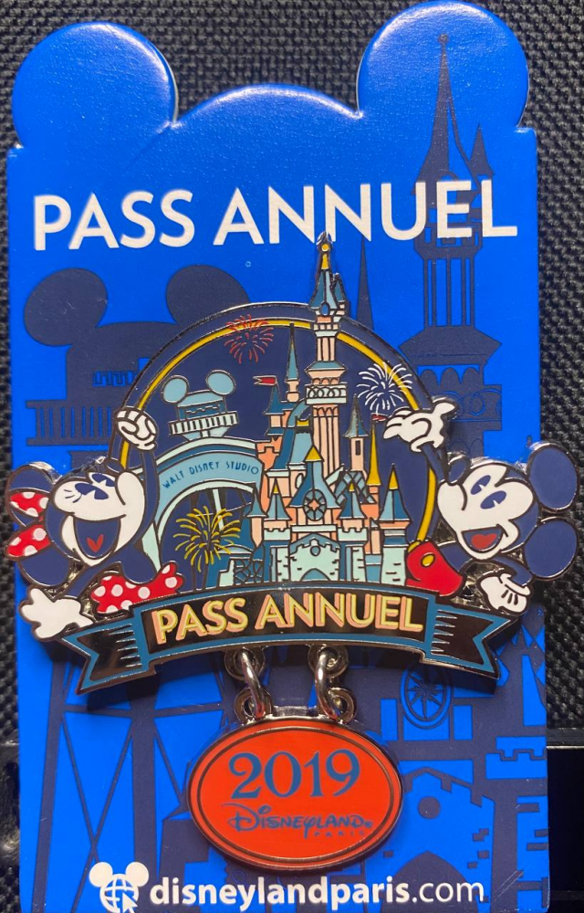 2019 Dated Year Pins - Mickey and Minnie at Disneyland Paris Dangle ...