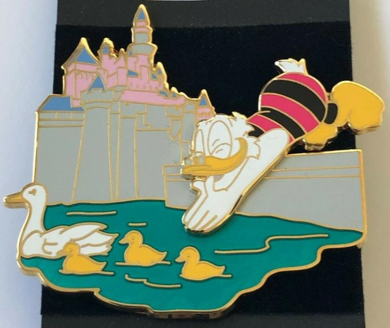 Disney Ducks at the Castles - Scrooge McDuck | PIN 63809
