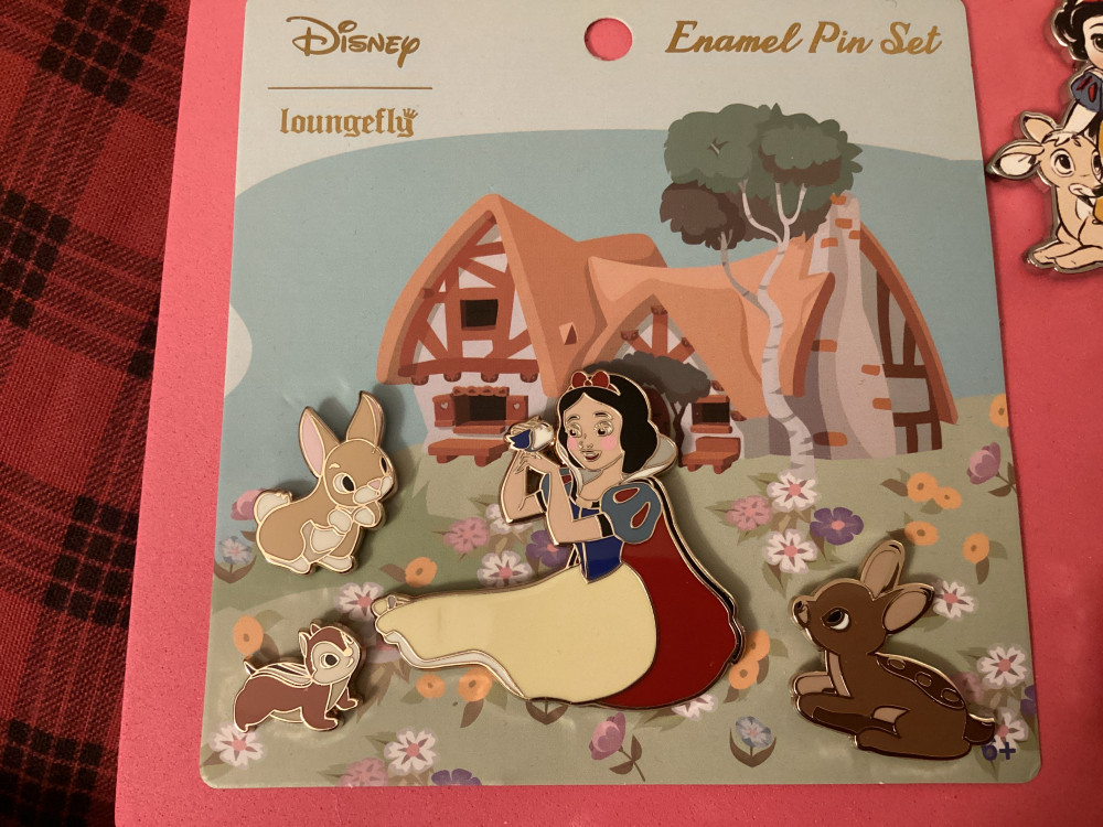 Snow White and Animals set - Snow White holding a Bluebird with a ...