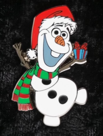 Christmas - Olaf wearing a Santa Hat | PIN 22381