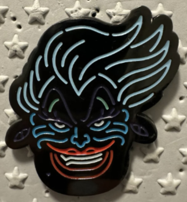 Bioworld - Disney Villains Glow in the Dark Portrait Blind - Ursula ...