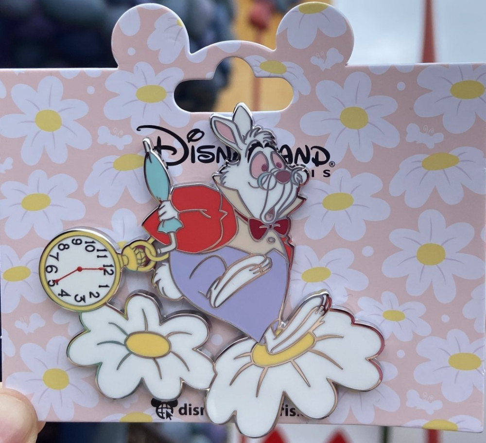 Alice in Wonderland - White Rabbit on Daisies | PIN 74868