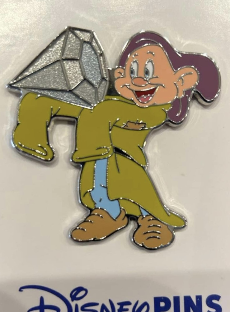 Snow White and the Seven Dwarfs - Dopey holding diamond | PIN 75857