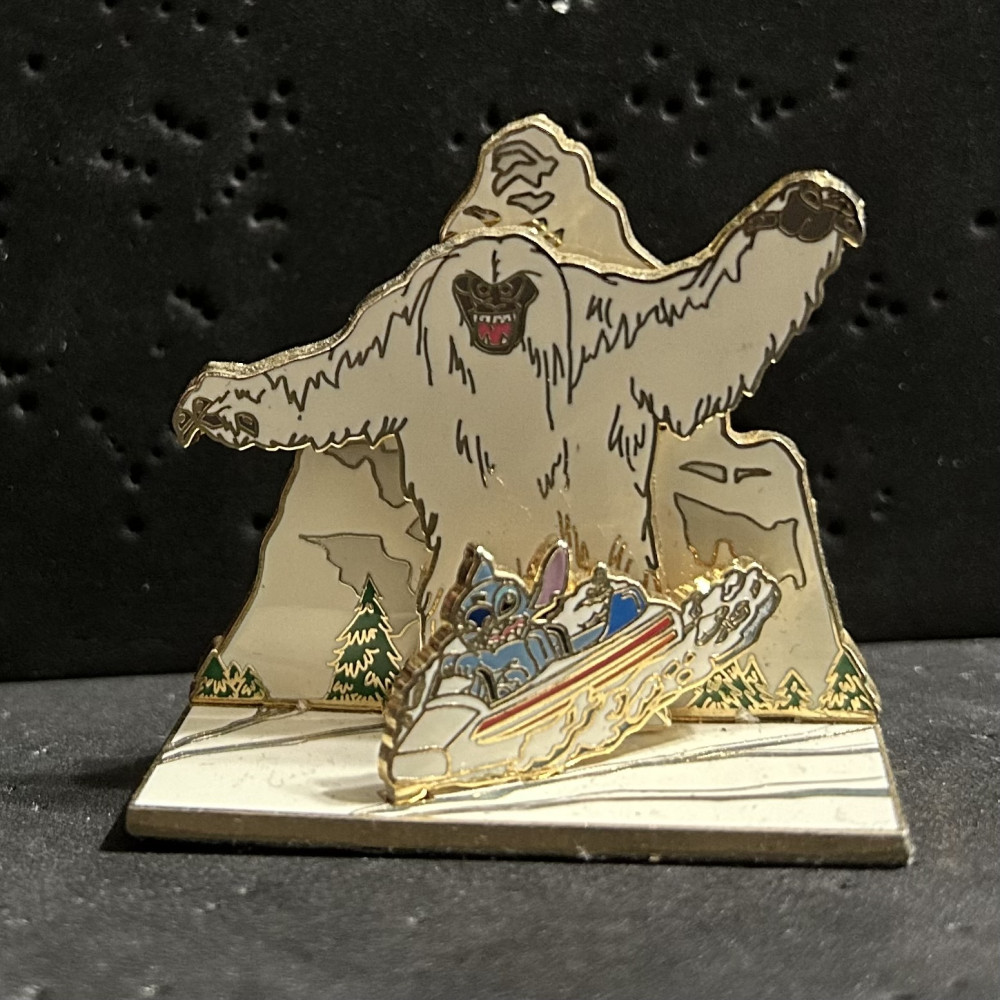 3D Diorama Collection - Stitch on Matterhorn with Yeti | PIN 76572