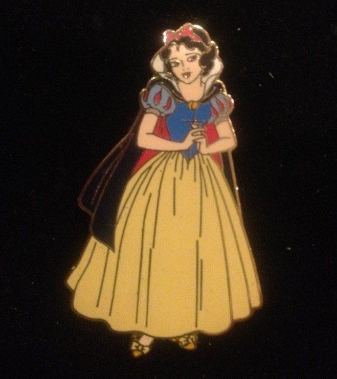 Snow White and the Seven Dwarfs - Snow White in Black Cape | PIN 3172