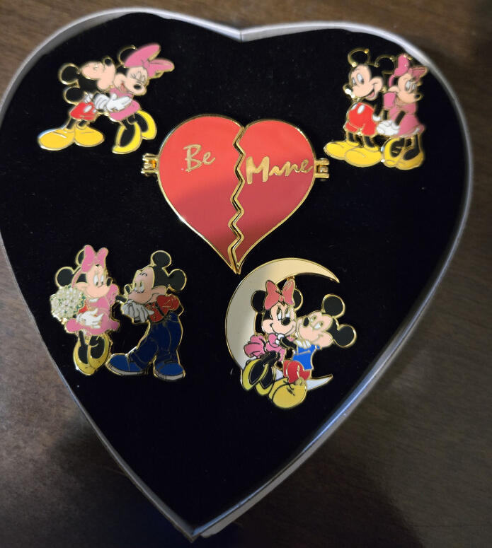 Mickey and Minnie Valentine's Day - Mickey and Minnie Valentine set if ...