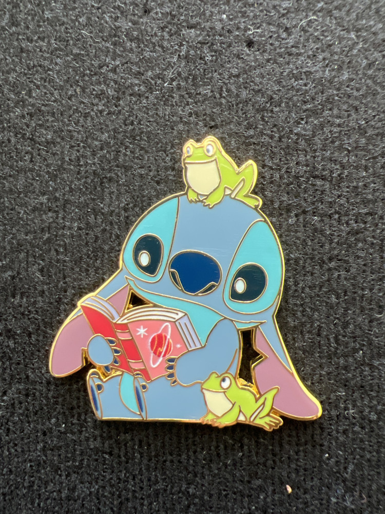 Stitch Reading with Animals Set — Stitch with Book and Frogs ONLY | PIN ...