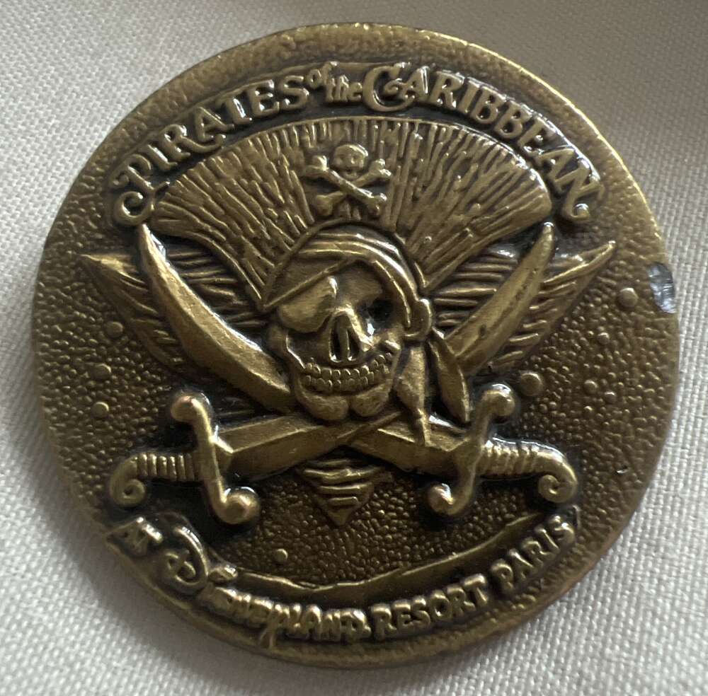 Pirates of the Caribbean - Skull and Crossed Swords Logo Coin | PIN 93272