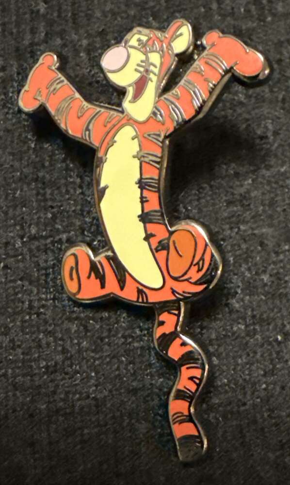 Winnie the Pooh - Jerry Leigh - Tigger Bouncing on Tail | PIN 98261