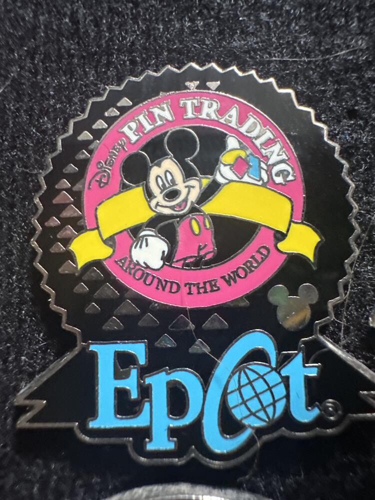 Cast Lanyard Collection III - Icons Disney Trading Pin Series | Pin & Pop